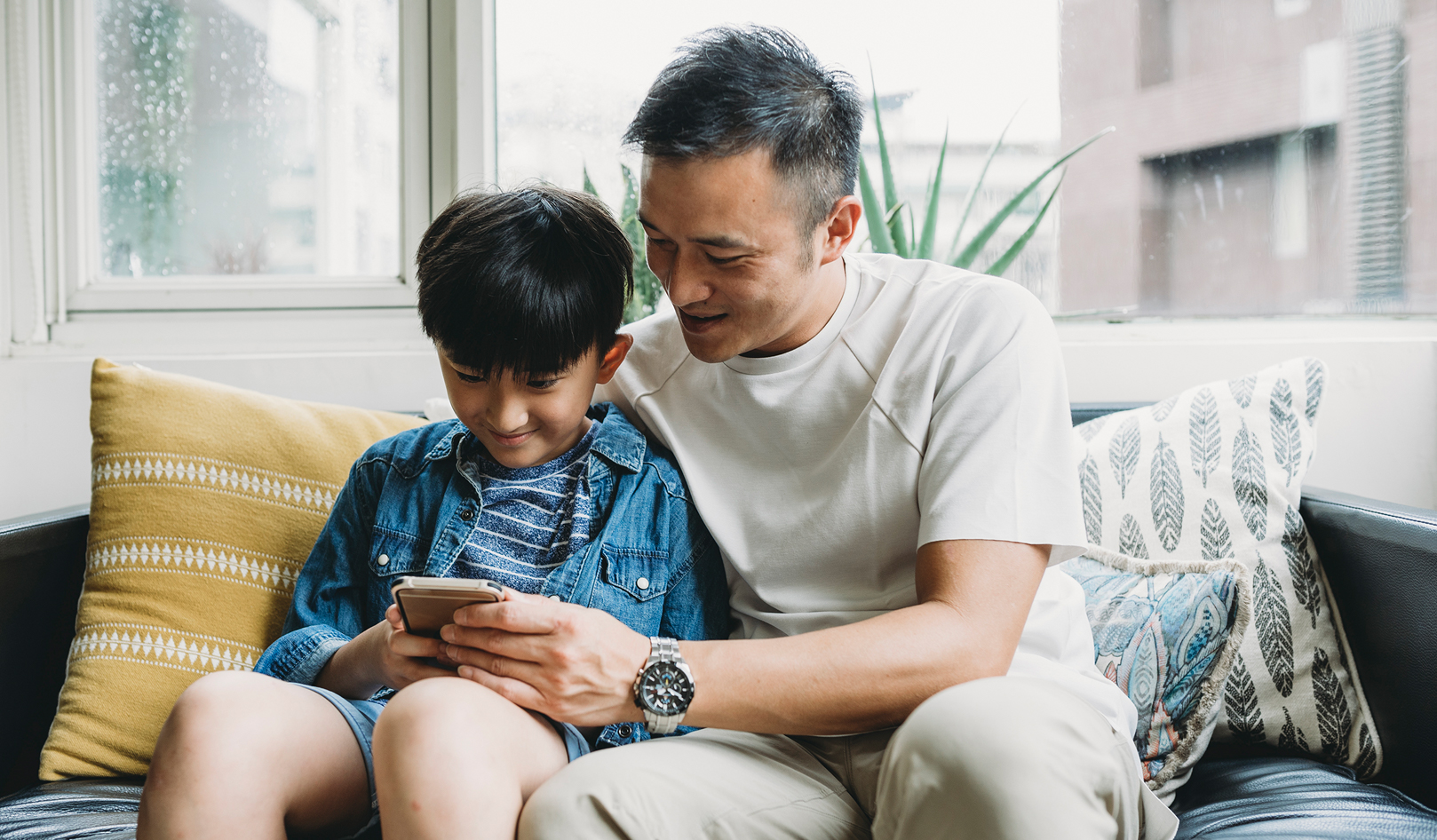 What is digital resilience? How to build your child's online social and ...