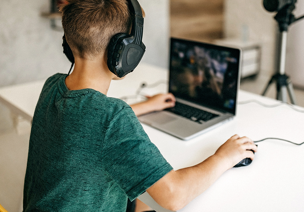 What is doxxing? How to keep your child safe online | Qustodio