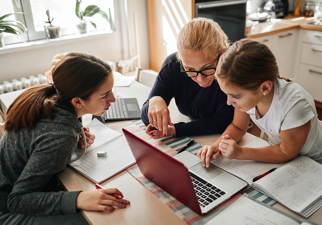 5 tips to help balance screen time and learning | Qustodio